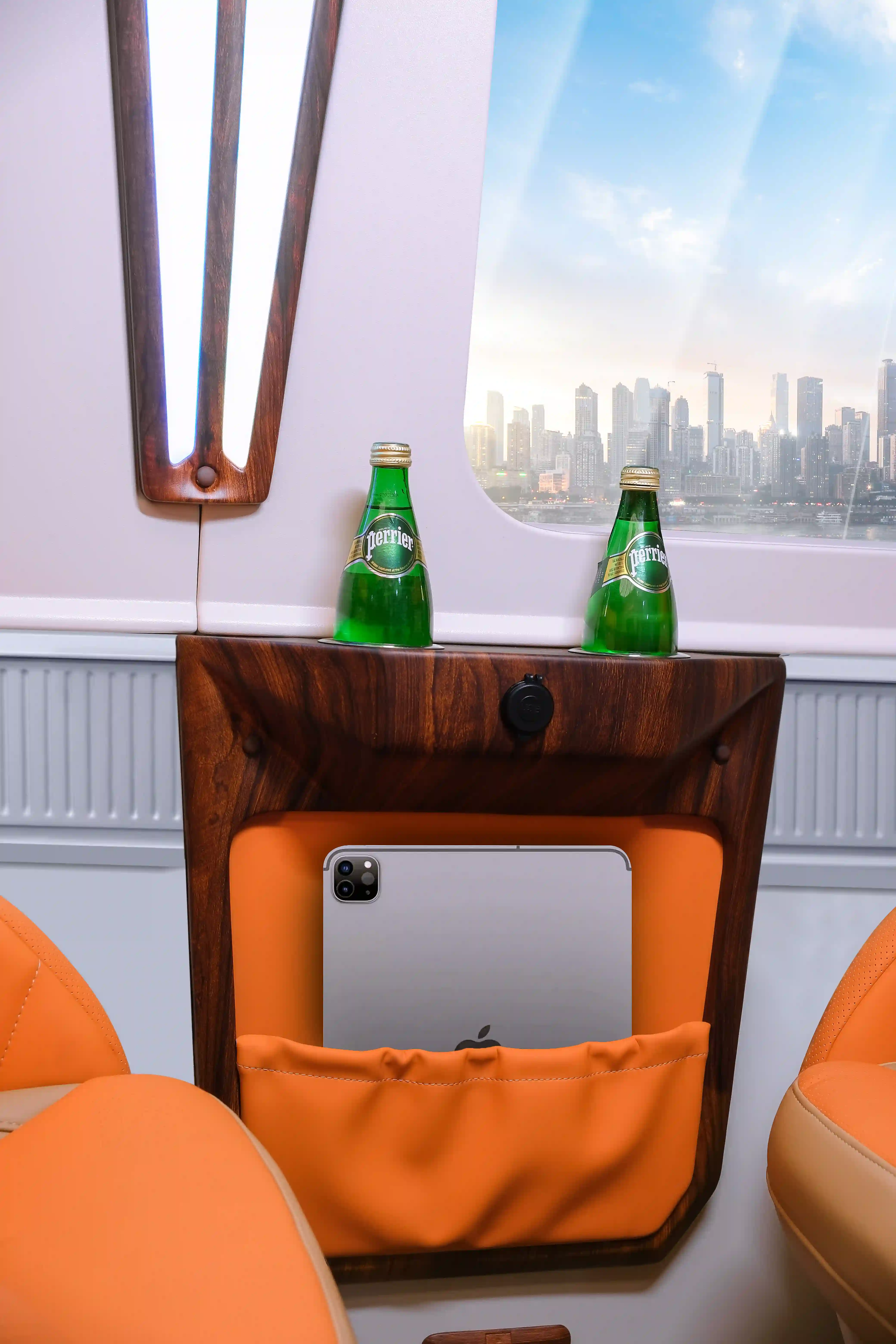 DCar Vip Lounge - Ford Transit