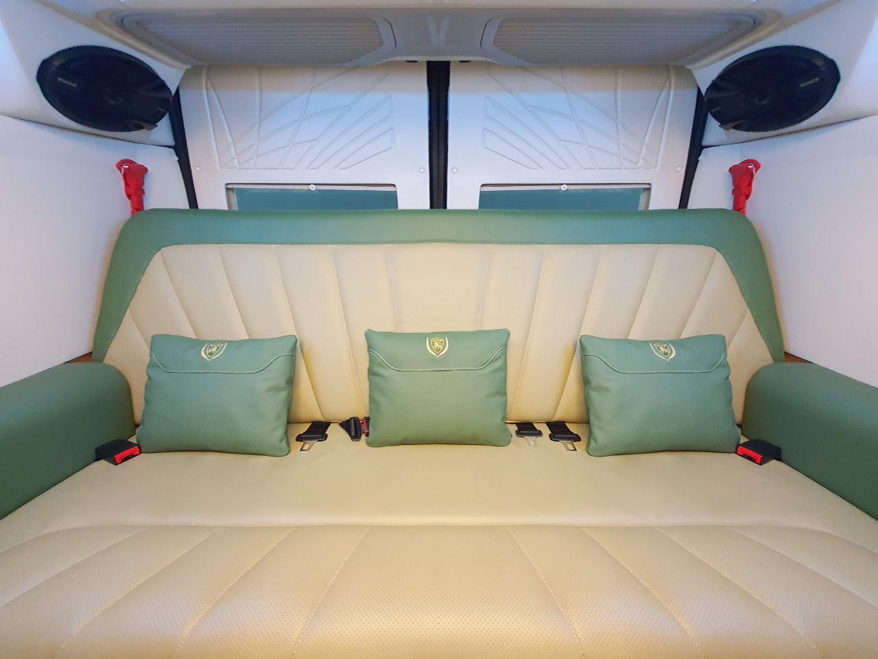 DCar Vip Lounge - Ford Transit